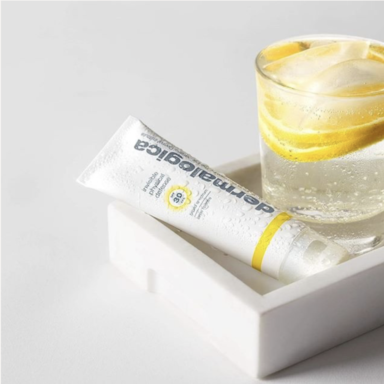 Invisible Physical Defense SPF 30 – SPF minerální ochrana | Za Výlohou Brno